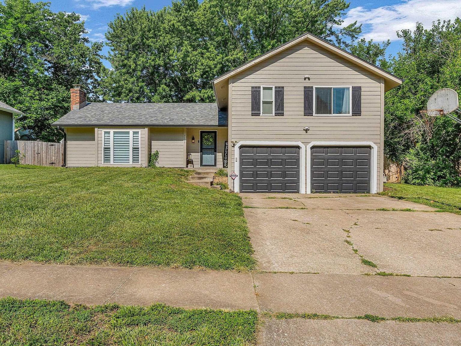 3117 SW Chelsea Dr, Topeka, KS 66614 | Zillow