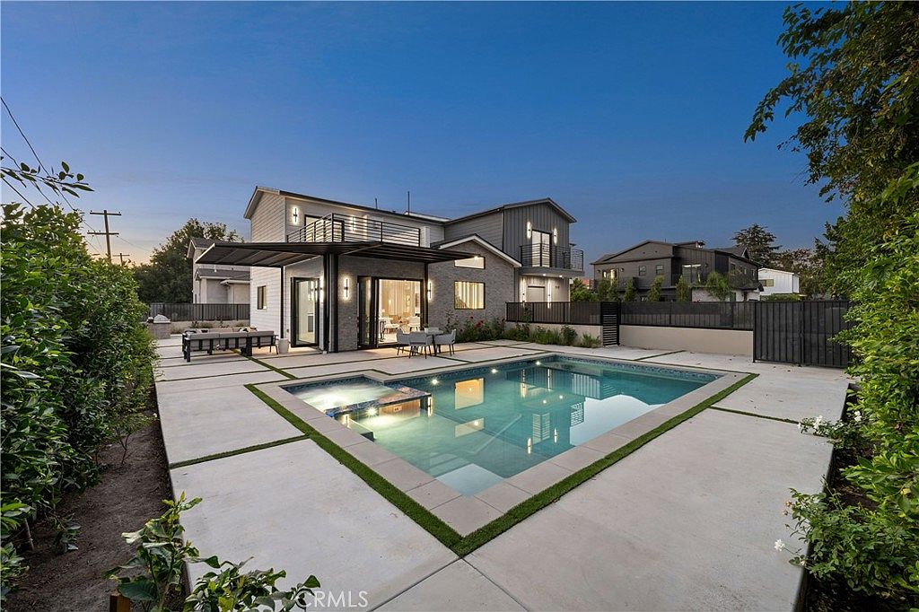 7009 Moonlight Ln, Van Nuys, CA 91405 | MLS #SR23184663 | Zillow