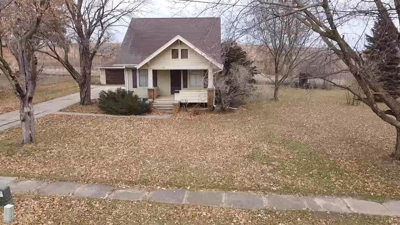 708 Chicago St, Sumner, IA 50674 | Zillow