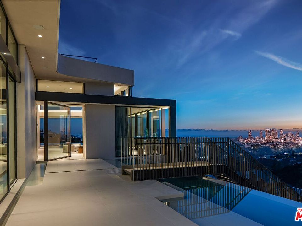 1680 N Doheny Dr, Los Angeles, CA 90069 | MLS #24-351101 | Zillow