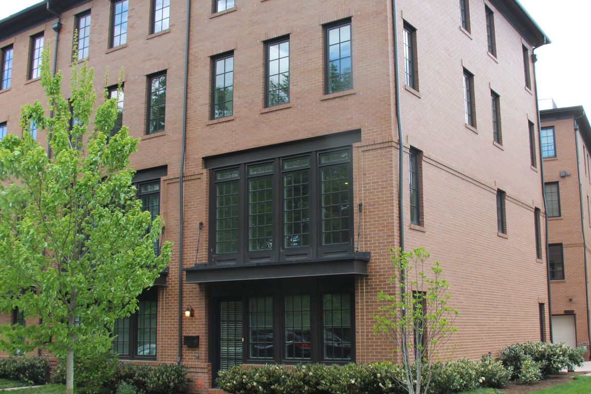 The Crossing at Ballston - 902-932 N Buchanan St Arlington VA (2 units ...