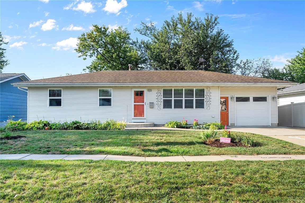 2945 26th Ave, Marion, IA 52302 | Zillow