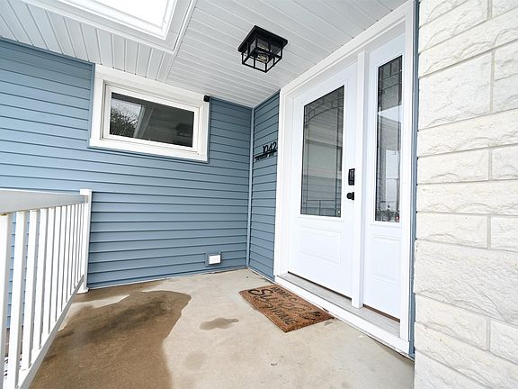 1042 Sherman Ave, Manchester, IA 52057 | Zillow