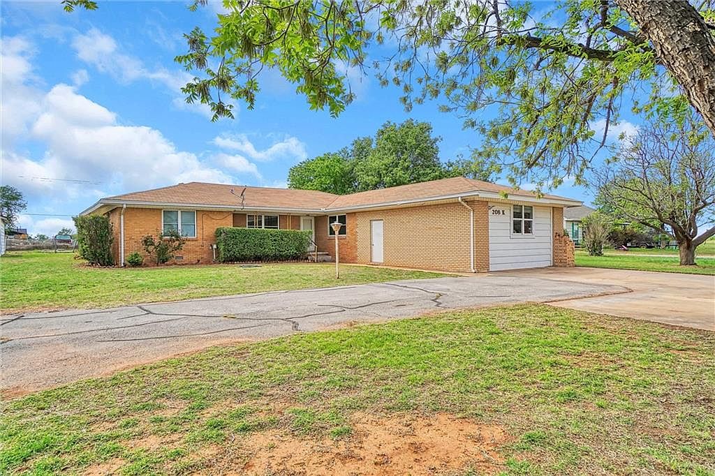 208 K St, Olustee, OK 73560 | Zillow