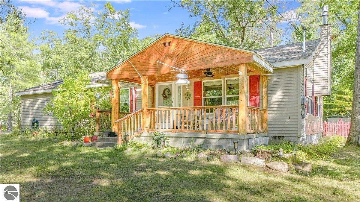 8200 Chain Lake Rd, South Branch, MI 48761 | MLS #1938772 | Zillow