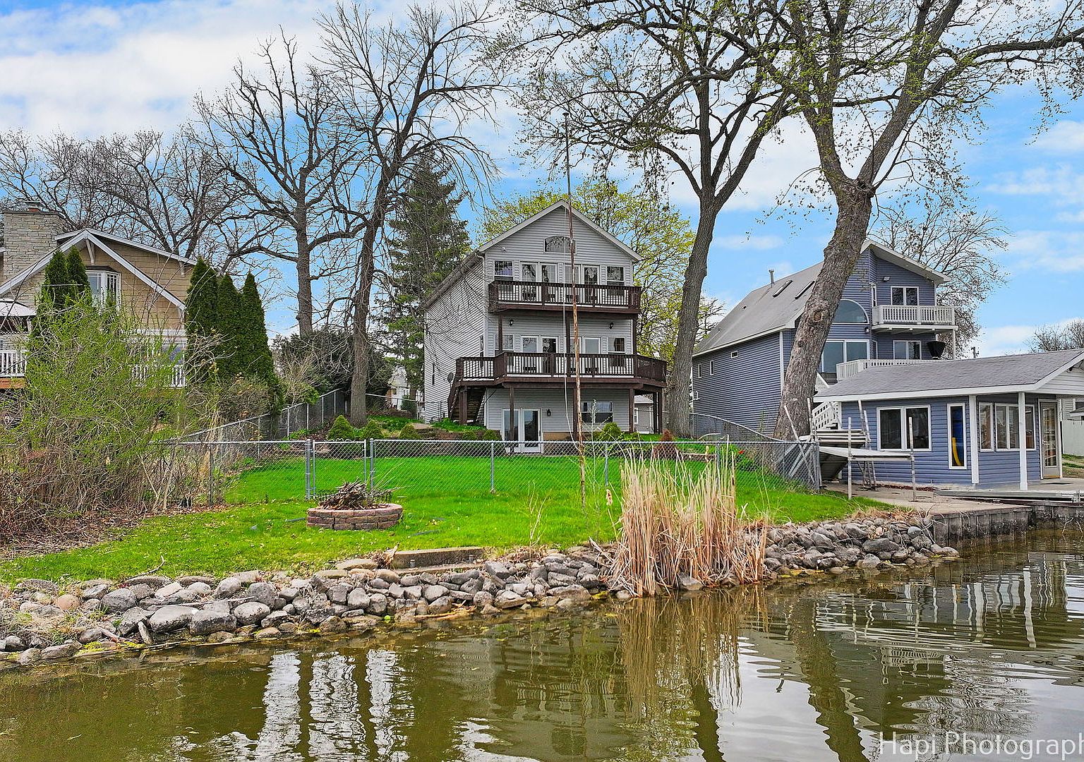 9 Lakeside Ln, Fox Lake, IL 60020 | MLS #12346303 | Zillow