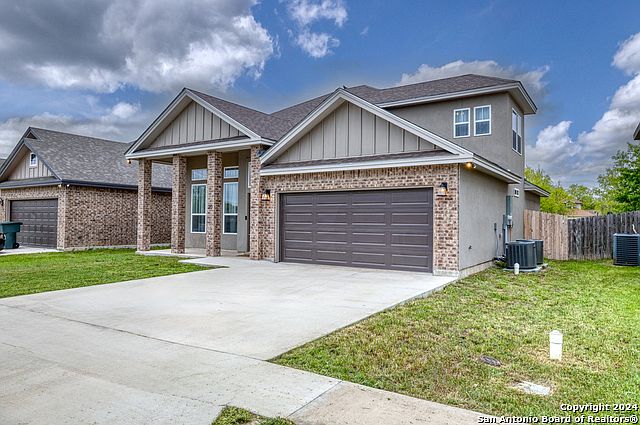 20 Rio Seco, Uvalde, TX 78801 | MLS #1760384 | Zillow