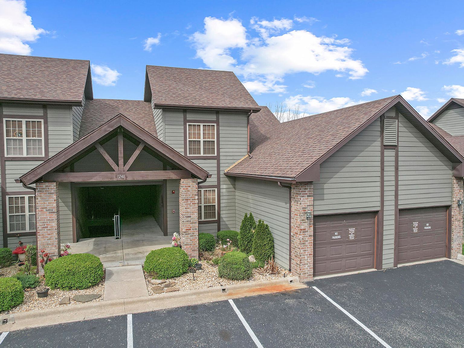 1241 Golf Dr. Bldg. 12 #4, Reeds Spring, MO 65737 | MLS #60264983 | Zillow