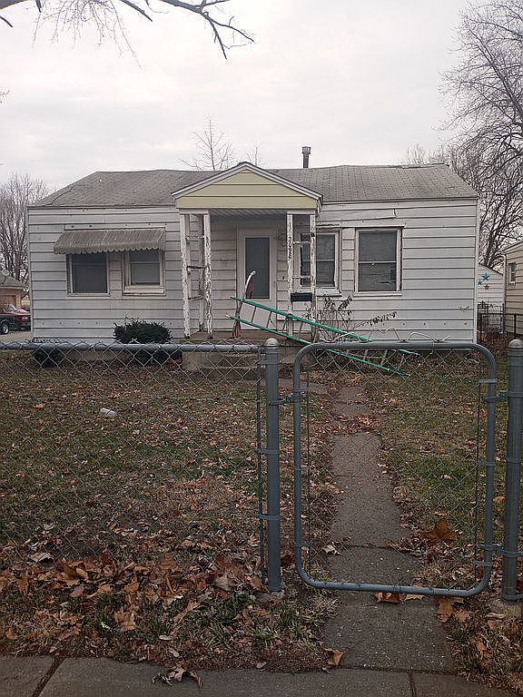 2098 N Charles St, Decatur, IL 62526 | Zillow