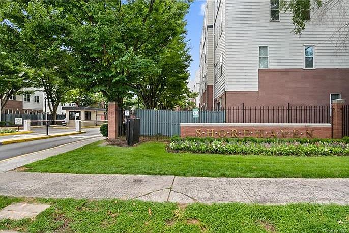 108 Horizon Ln, Bronx, NY 10473 | Zillow