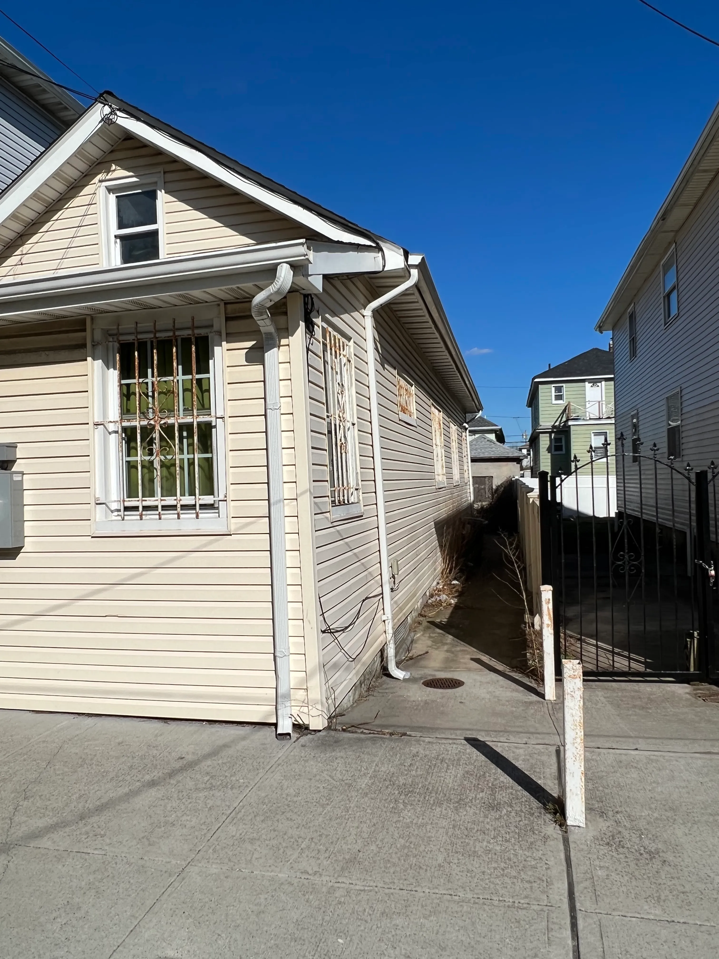 324 Beach 48th Street 1-HOUSE in Edgemere, Queens | StreetEasy