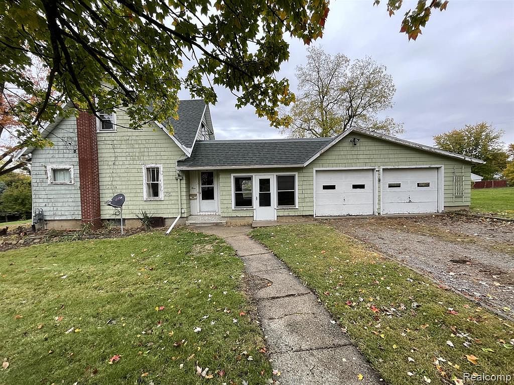 704 Comstock St, Adrian, MI 49221 | MLS #20230084069 | Zillow