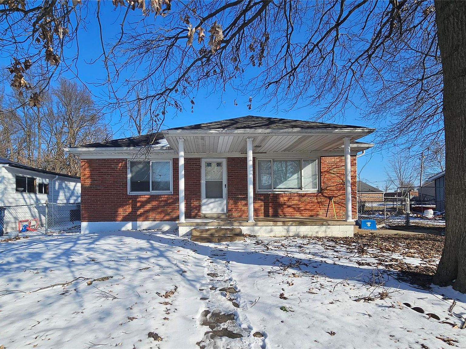 16 Sullivan St, East Alton, IL 62024 | Zillow