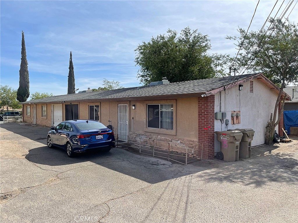 16405 Spruce St, Hesperia, CA 92345 | MLS #HD23185315 | Zillow
