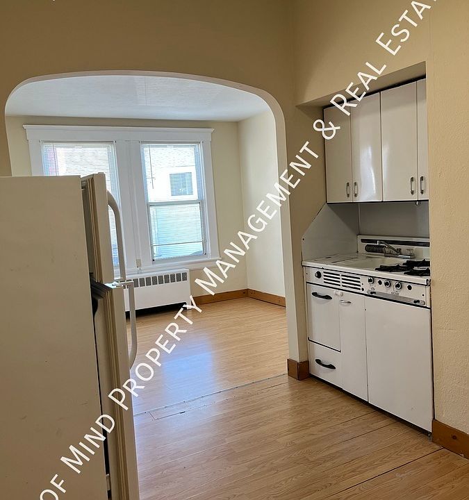 128 Social St Woonsocket RI | Zillow