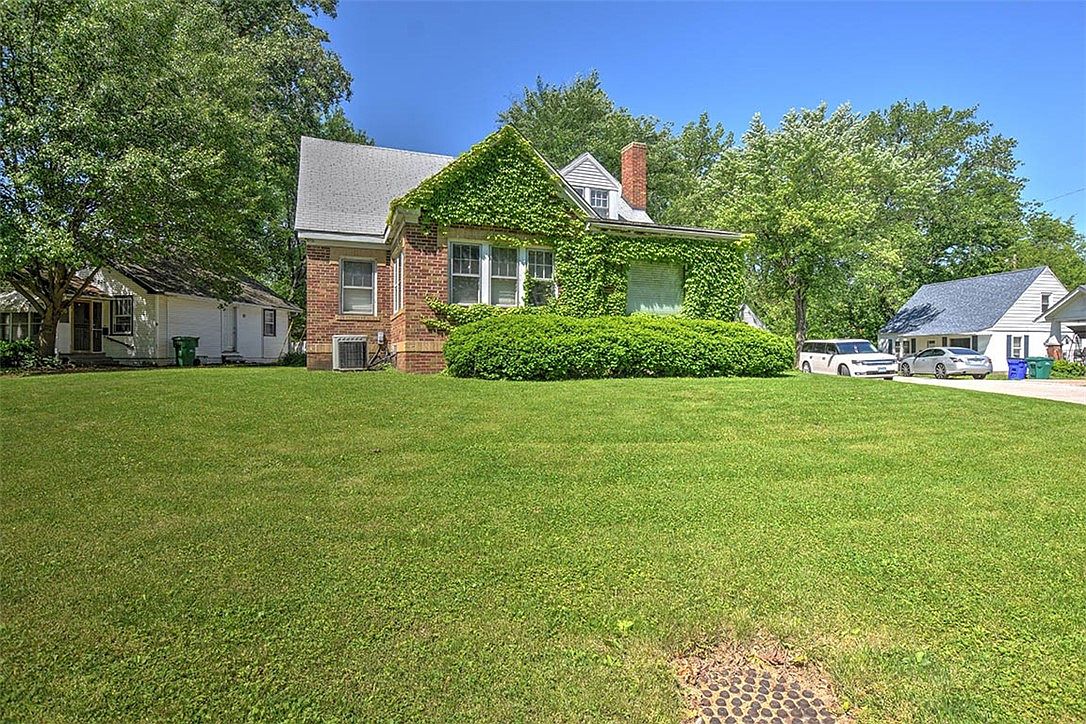 1005 S 21st St, Decatur, IL 62521 | Zillow