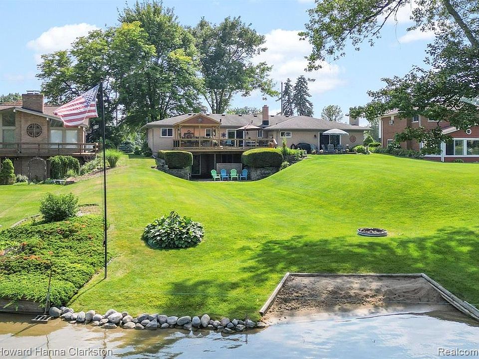 9074 Sandy Ridge Dr, White Lake, MI 48386 | Zillow