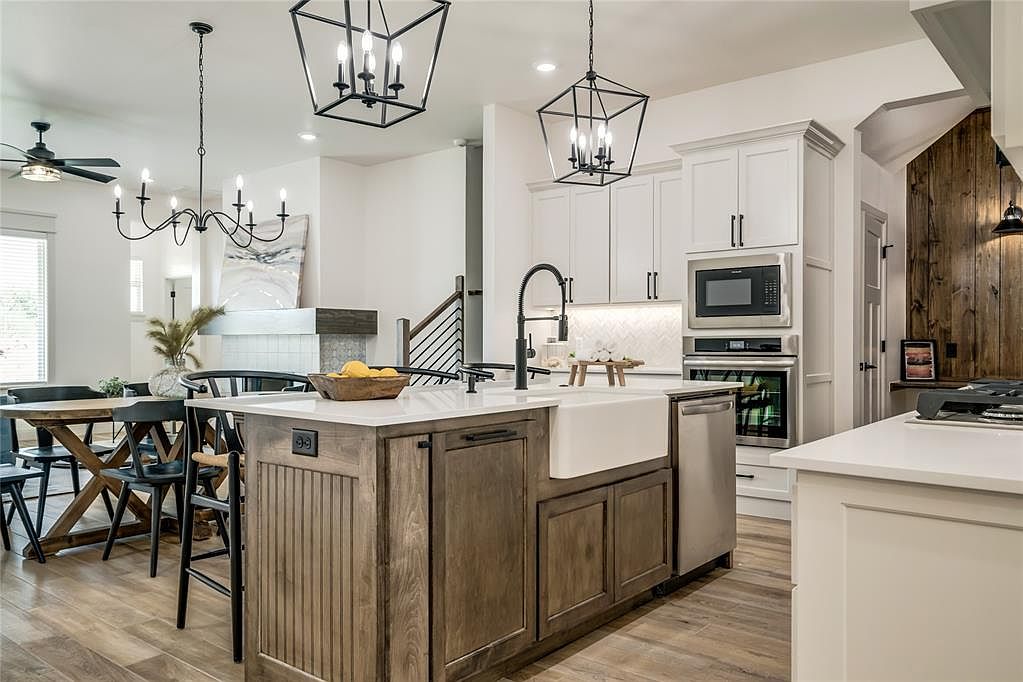 10701 Swift Cir, Yukon, OK 73099 | Zillow