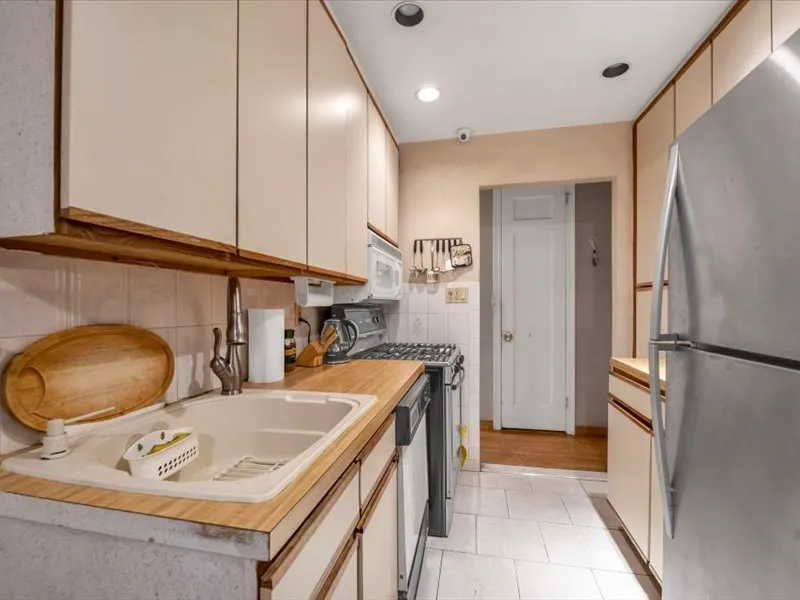 1150 Brighton Beach Avenue #6W in Brighton Beach, Brooklyn | StreetEasy
