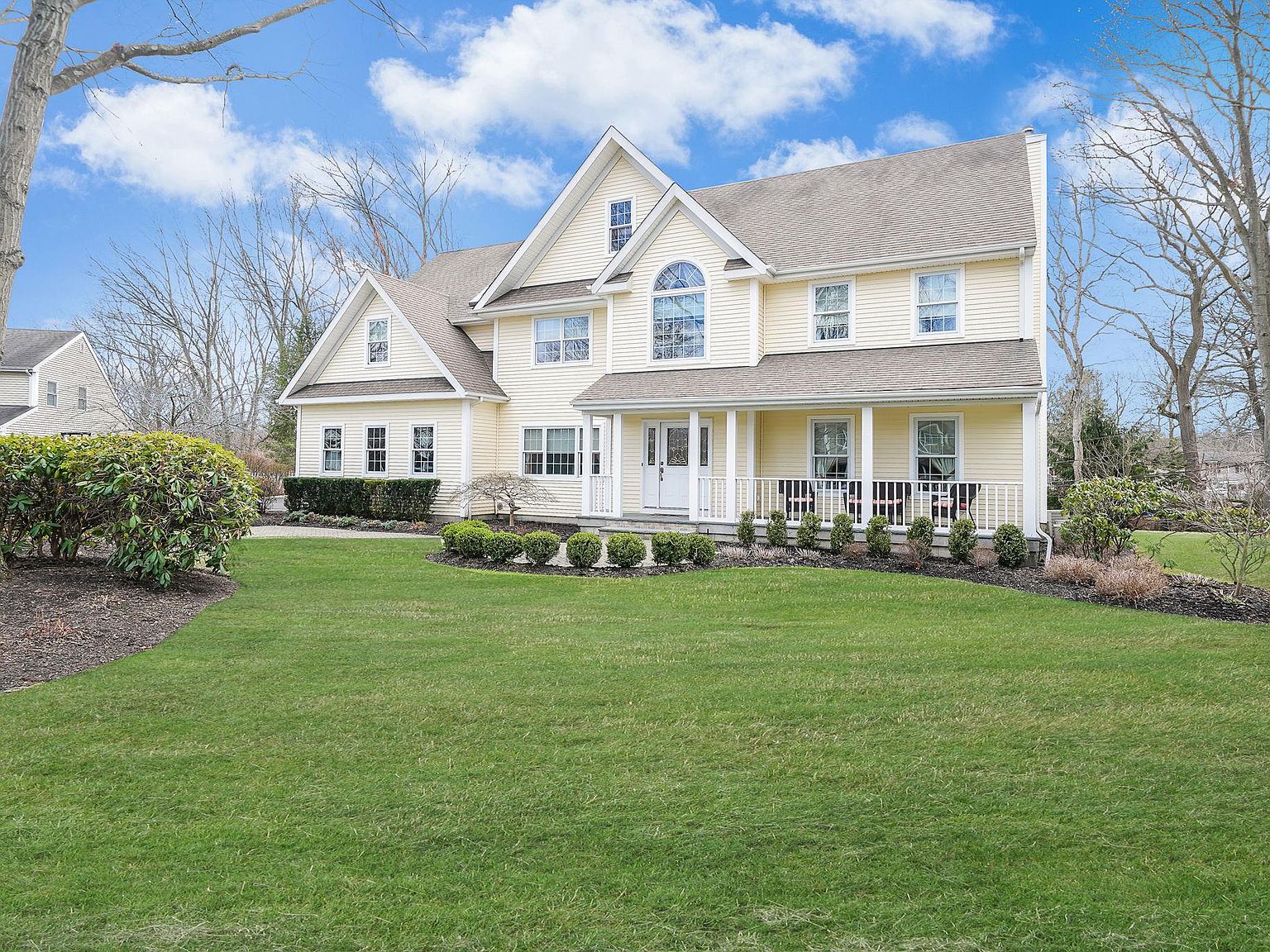 7 Pine Street, Commack, NY 11725 | Zillow