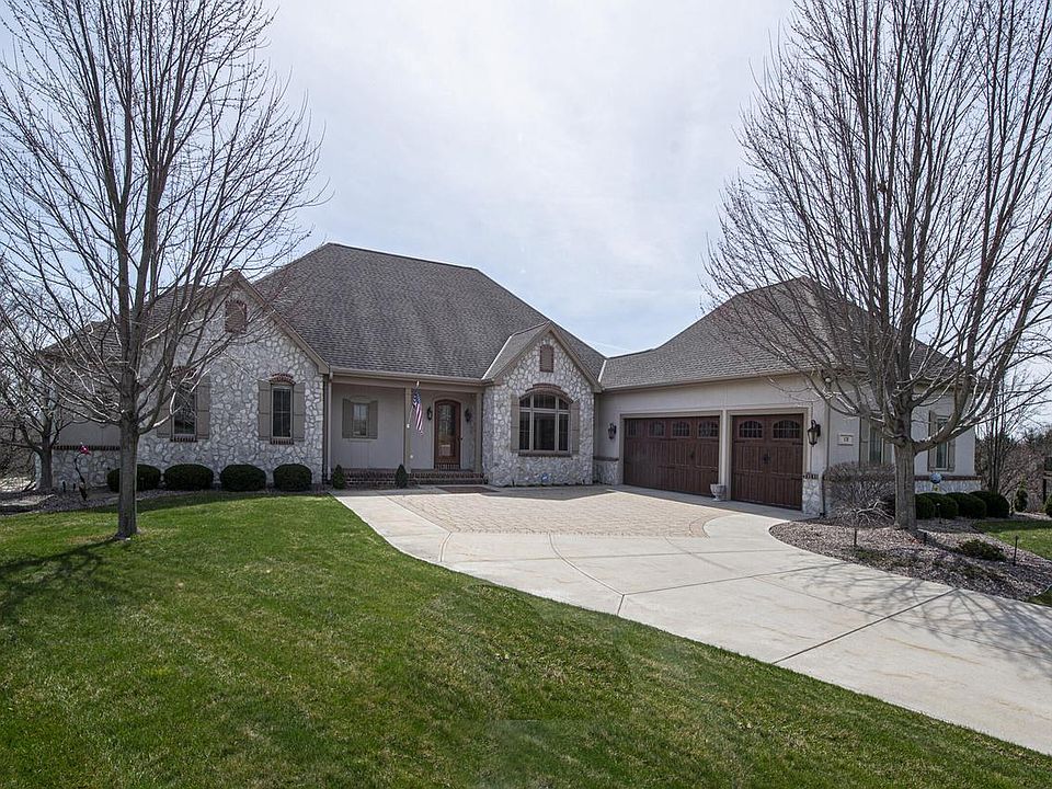 579 Southern Oak CIRCLE, Hartland, WI 53029 | Zillow