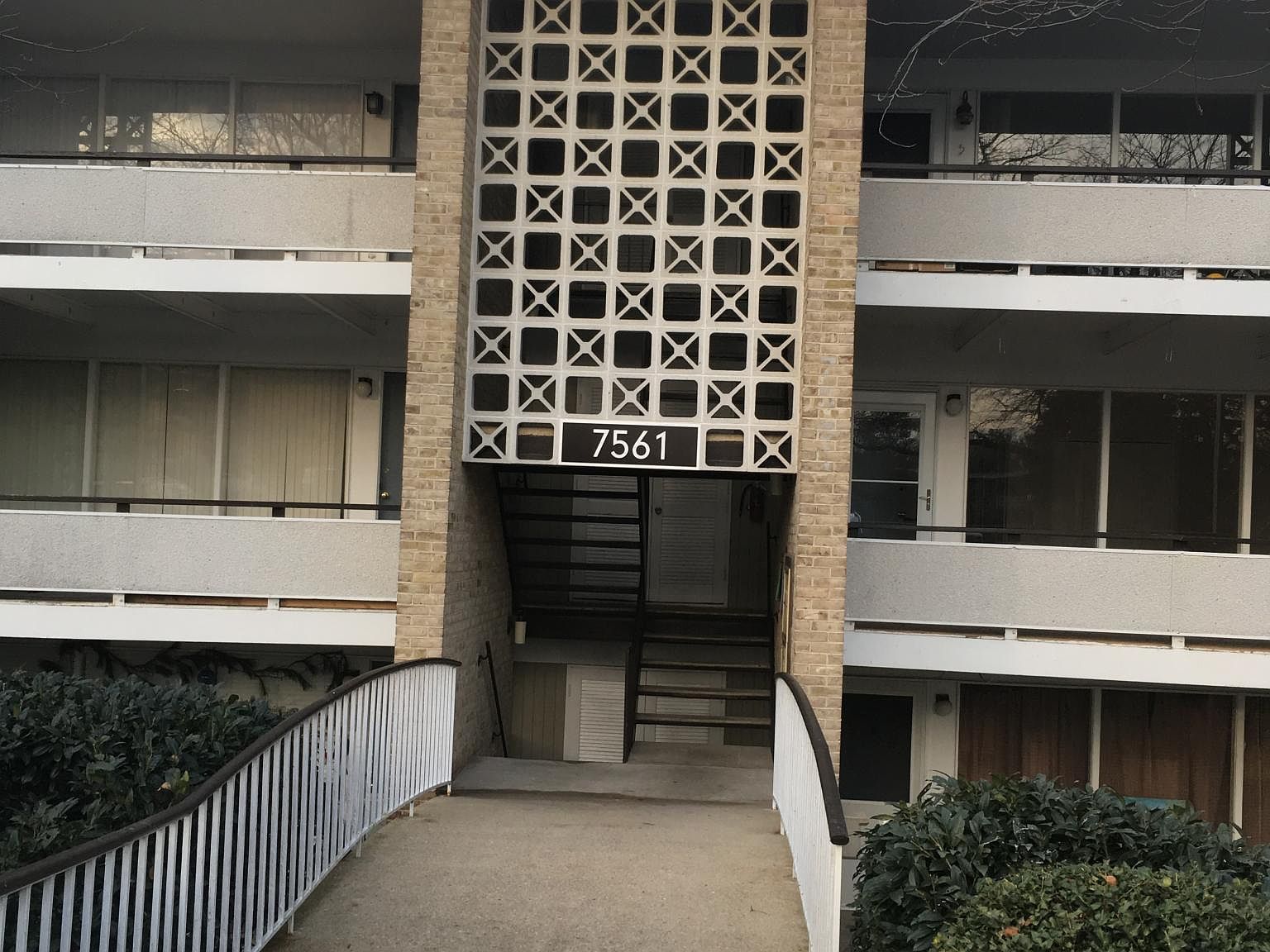 7561 Spring Lake Dr APT C2, Bethesda, MD 20817 | Zillow