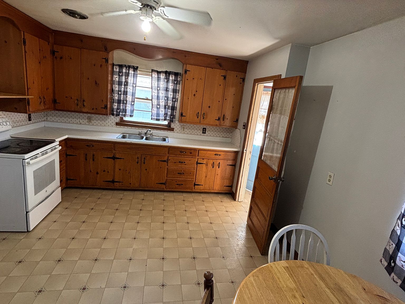 713 7th Ave #1, Sheldon, IA 51201 | Zillow