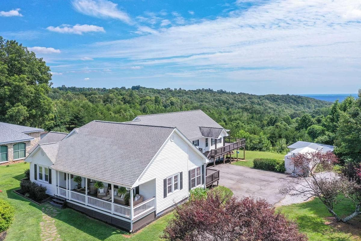 302 S Main St, Cornelia, GA 30531 | Zillow