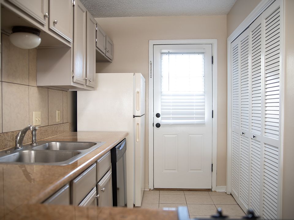 Perkins Place Townhomes - 7052 Perkins Place Ct Baton Rouge LA | Zillow