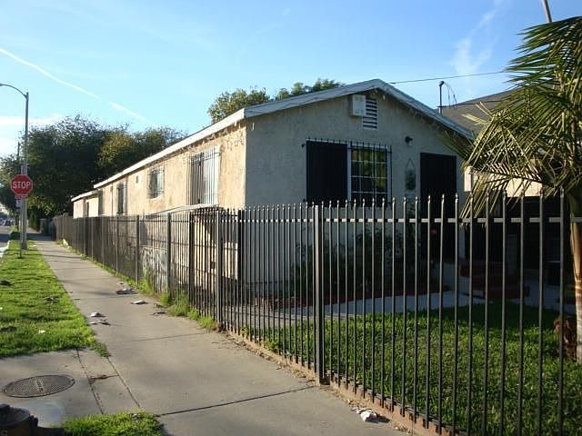 9627 Grape St, Los Angeles, CA 90002 | Zillow