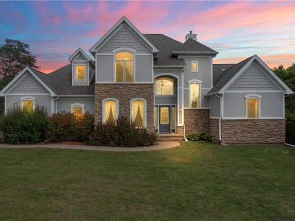 Pella IA Real Estate - Pella IA Homes For Sale | Zillow