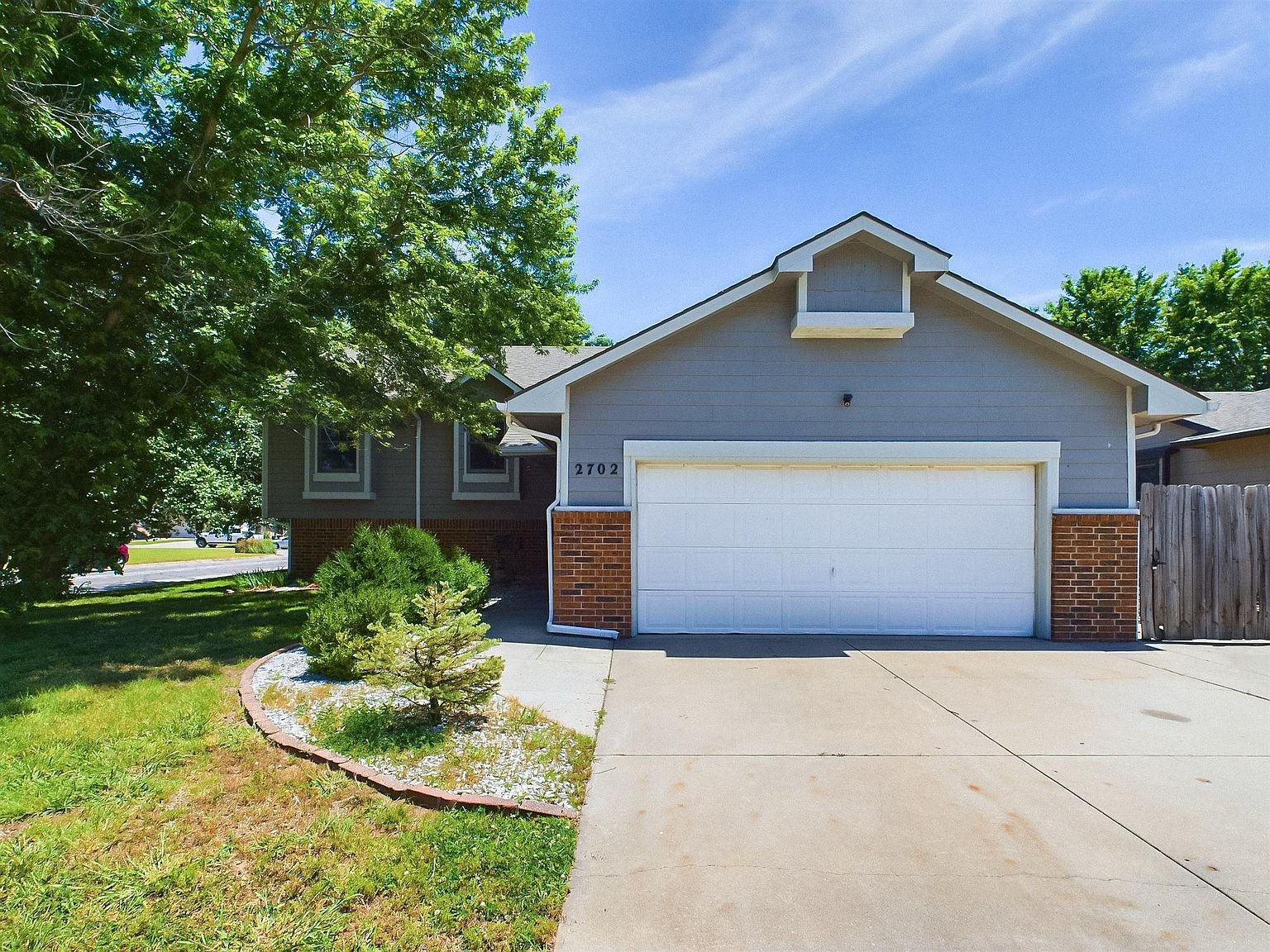 2702 S Yellowstone St, Wichita, KS 67215 | Zillow