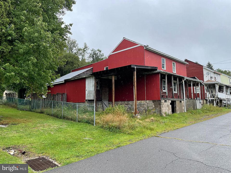 5 Trenton St, Delano, PA 18220 | Zillow