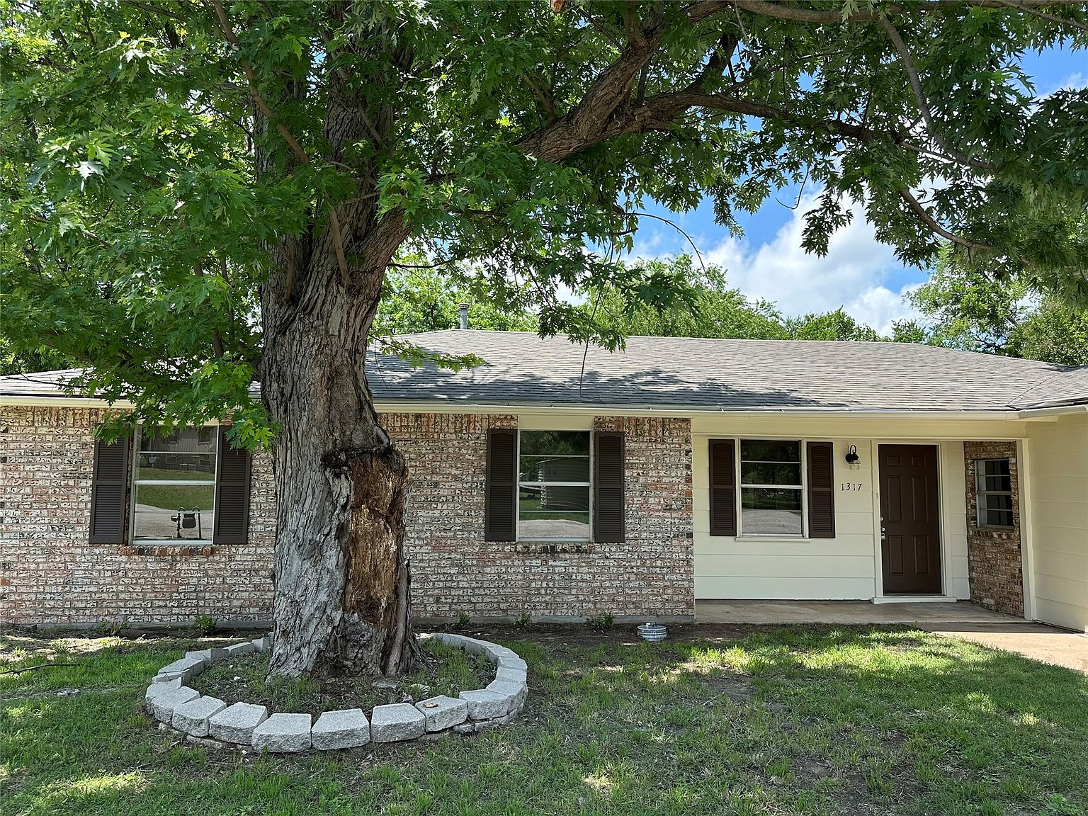 1317 N Mary St, Comanche, TX 76442 | Zillow