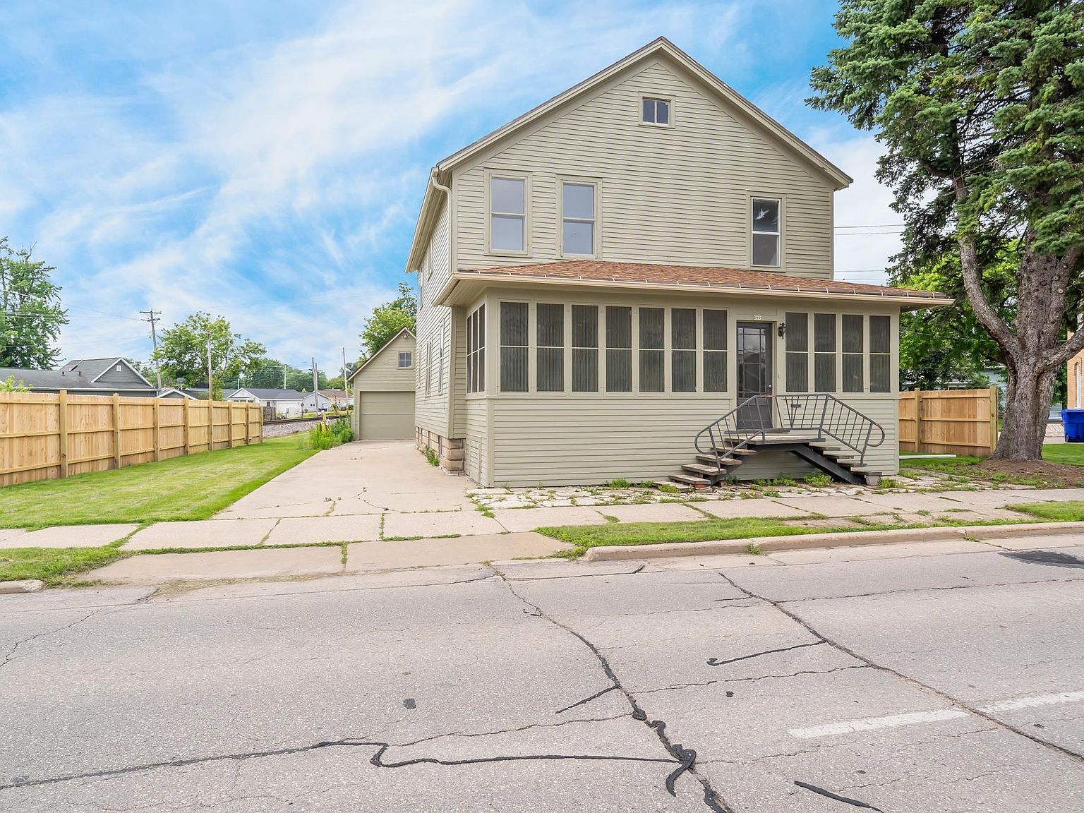 207 S Badger Ave, Appleton, WI 54914 | Zillow