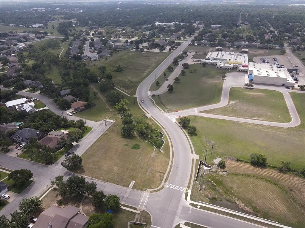 3949 Pinehurst St, Taylor, TX 76574 | MLS #8728908 | Zillow