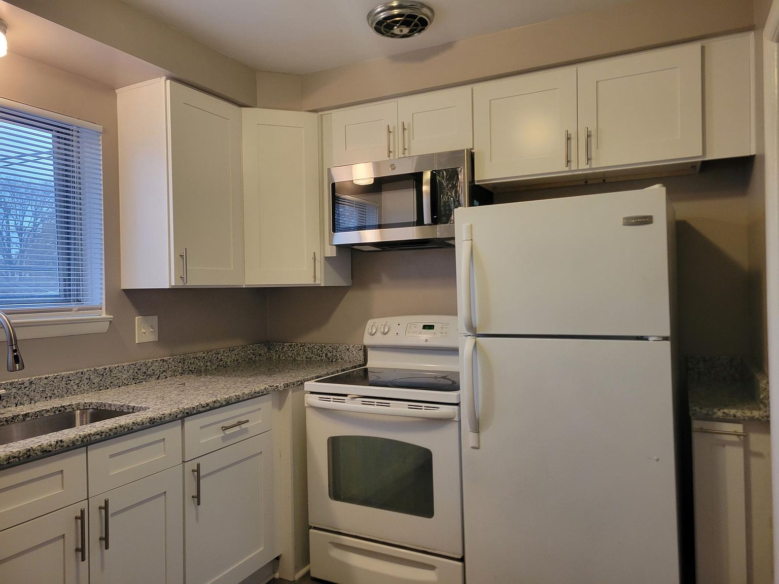 24106 Ann Arbor Trl #8, Dearborn Heights, MI 48127 | Zillow