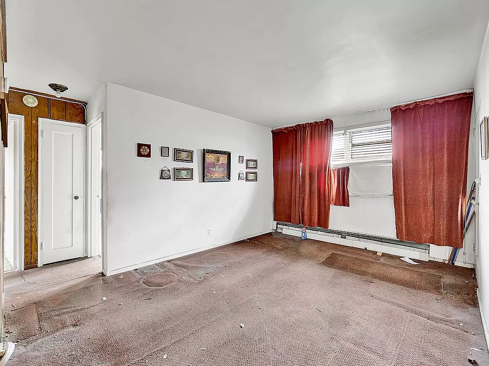 68-32 Springfield Blvd Oakland Gardens NY | Zillow