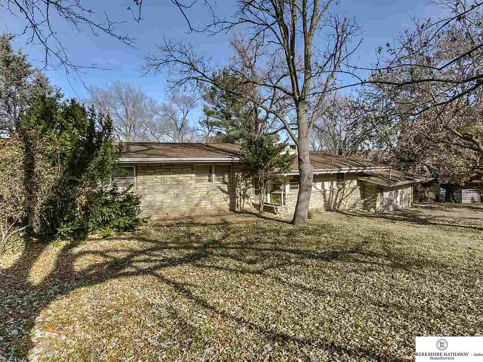 9822 Rockbrook Rd, Omaha, NE 68124 | Zillow