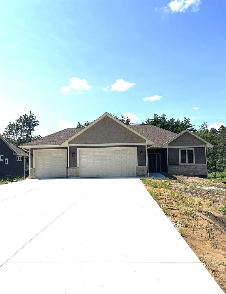 808 Pine Circle, Portage, WI 53901 | Zillow