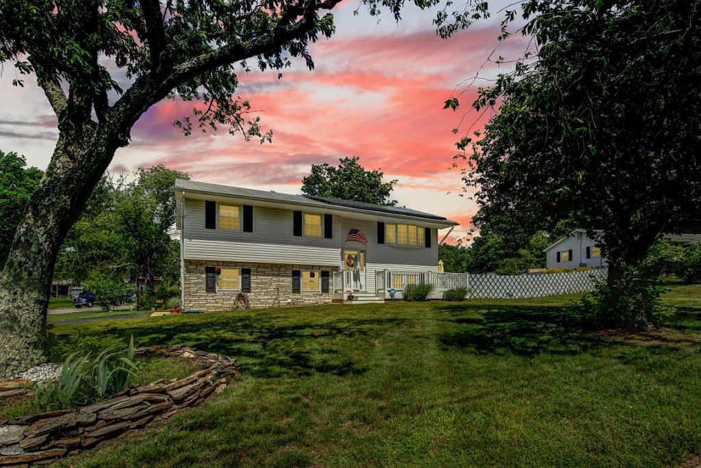 303 Suburban Dr, Toms River, NJ 08753 | Zillow