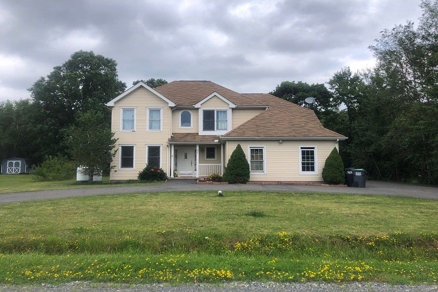 37 Summit Dr, Pocono Manor, PA 18344 | Zillow