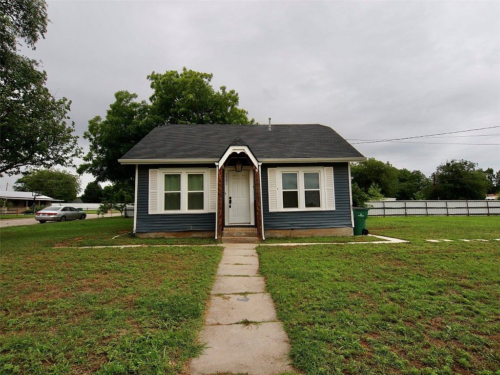 1501 Blewett St, Graham, TX 76450 | Zillow