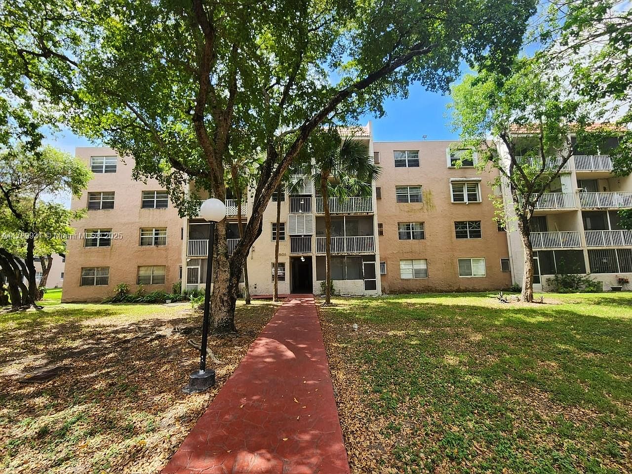8501 NW 8th St APT 301-1, Miami, FL 33126 | MLS #A11789931 | Zillow