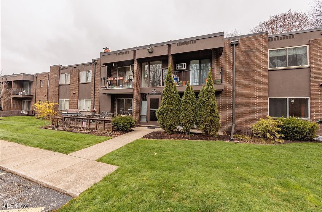 10744 Valley View Rd APT B12, Northfield, OH 44067 | Zillow