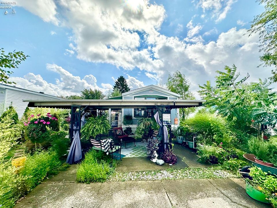 192 N Compass Dr, Vermilion, OH 44089 | Zillow