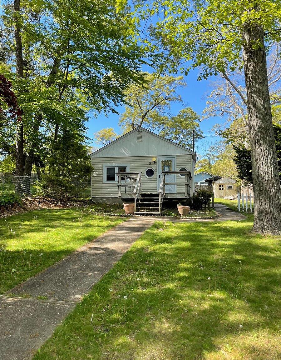 3 Laurelton Ave, Selden, NY 11784 | Zillow
