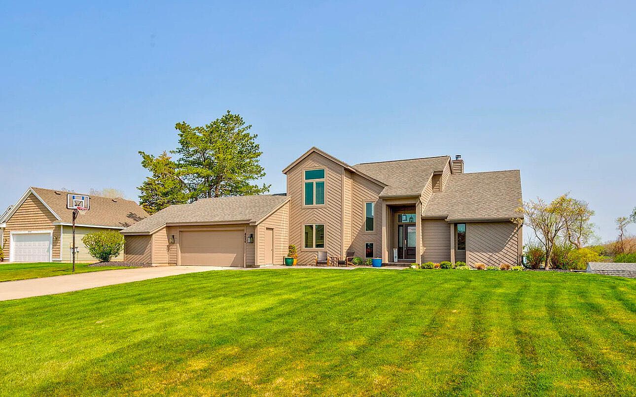8696 Cedar Lake Dr, Jenison, MI 49428 | Zillow