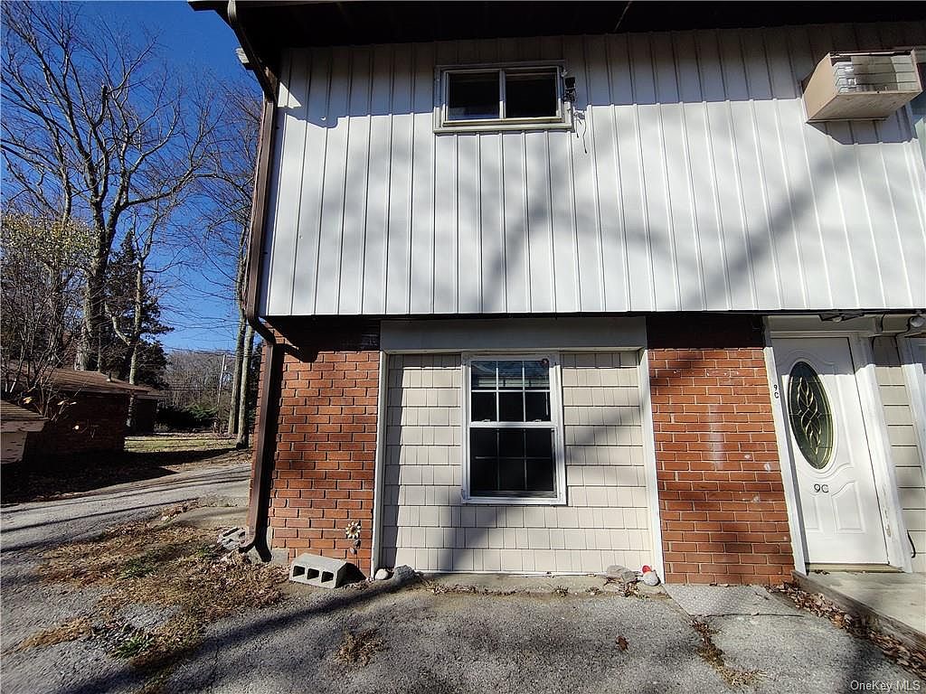 136 Stringham Rd APT 9C, Lagrangeville, NY 12540 | Zillow