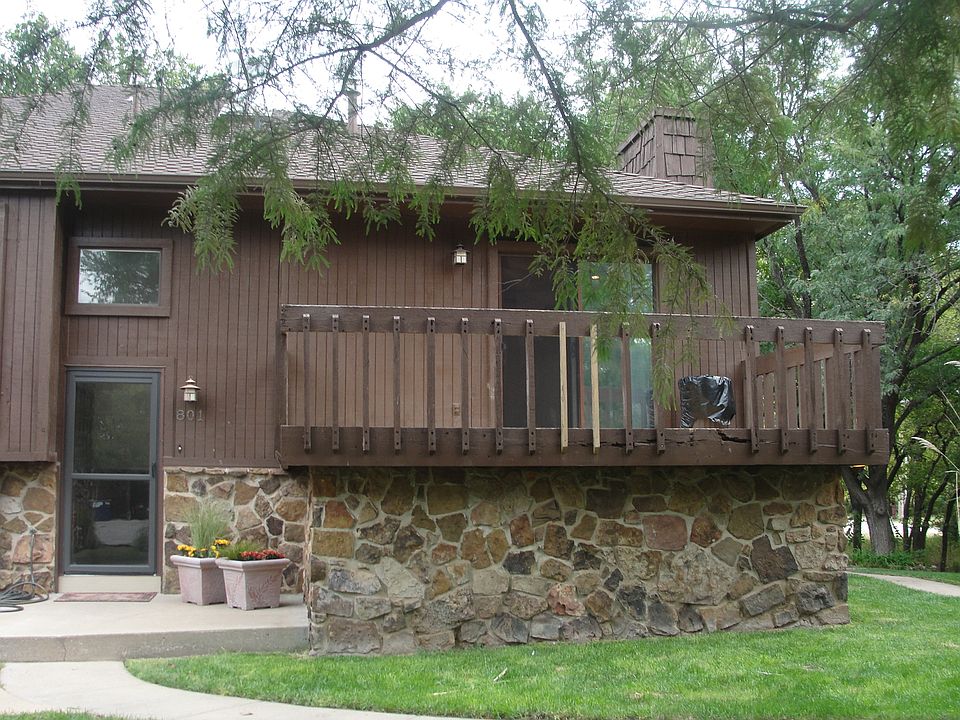 2421 S Yellowstone St, Wichita, KS 67215 | Zillow